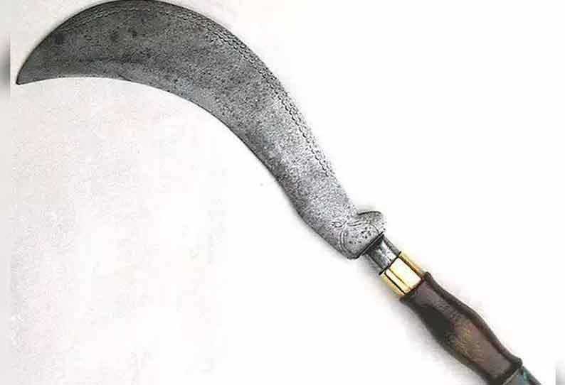 Sickle cut for woman | சாத்தான்குளம் அருகே பெண்ணுக்கு அரிவாள் வெட்டு