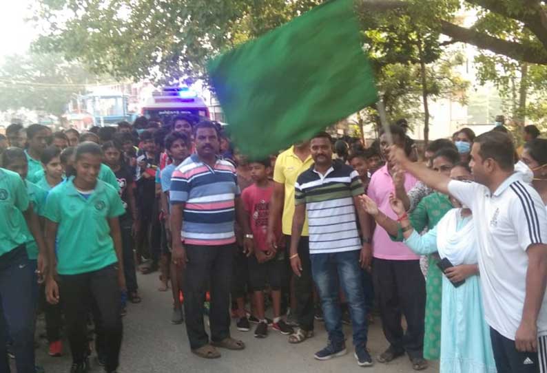 School students participate Mini marathon competition | பள்ளி மாணவர்கள் ...