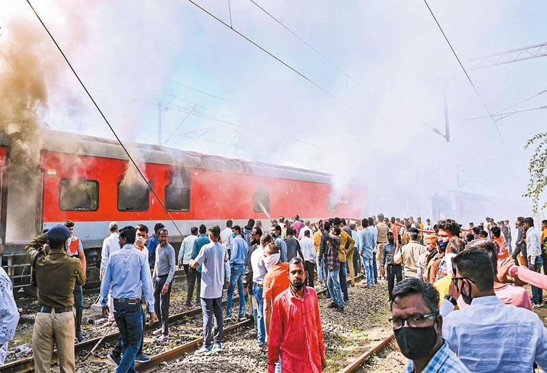 Pantry Car Of Express Train Catches Fire in Maharashtra, No Casualty ...
