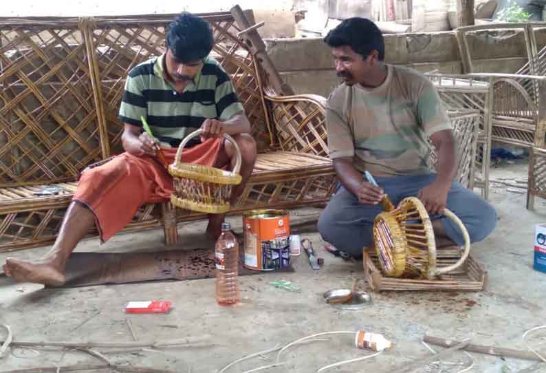 Tribal people making bouquet baskets from Unni plant | உன்னி செடியால் ...