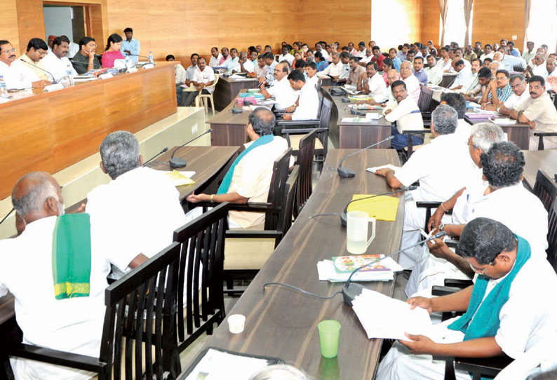 Farmers argue | நொய்யல் ஆற்றில் நுரை ஏற்பட்டதற்கு சோப்பு நீர் காரணமா ...